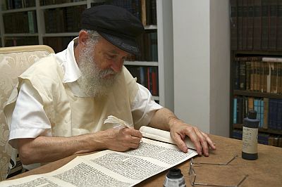 A Sacred Labor of Love: Scribes and the Ancient Art of Making a Torah ...