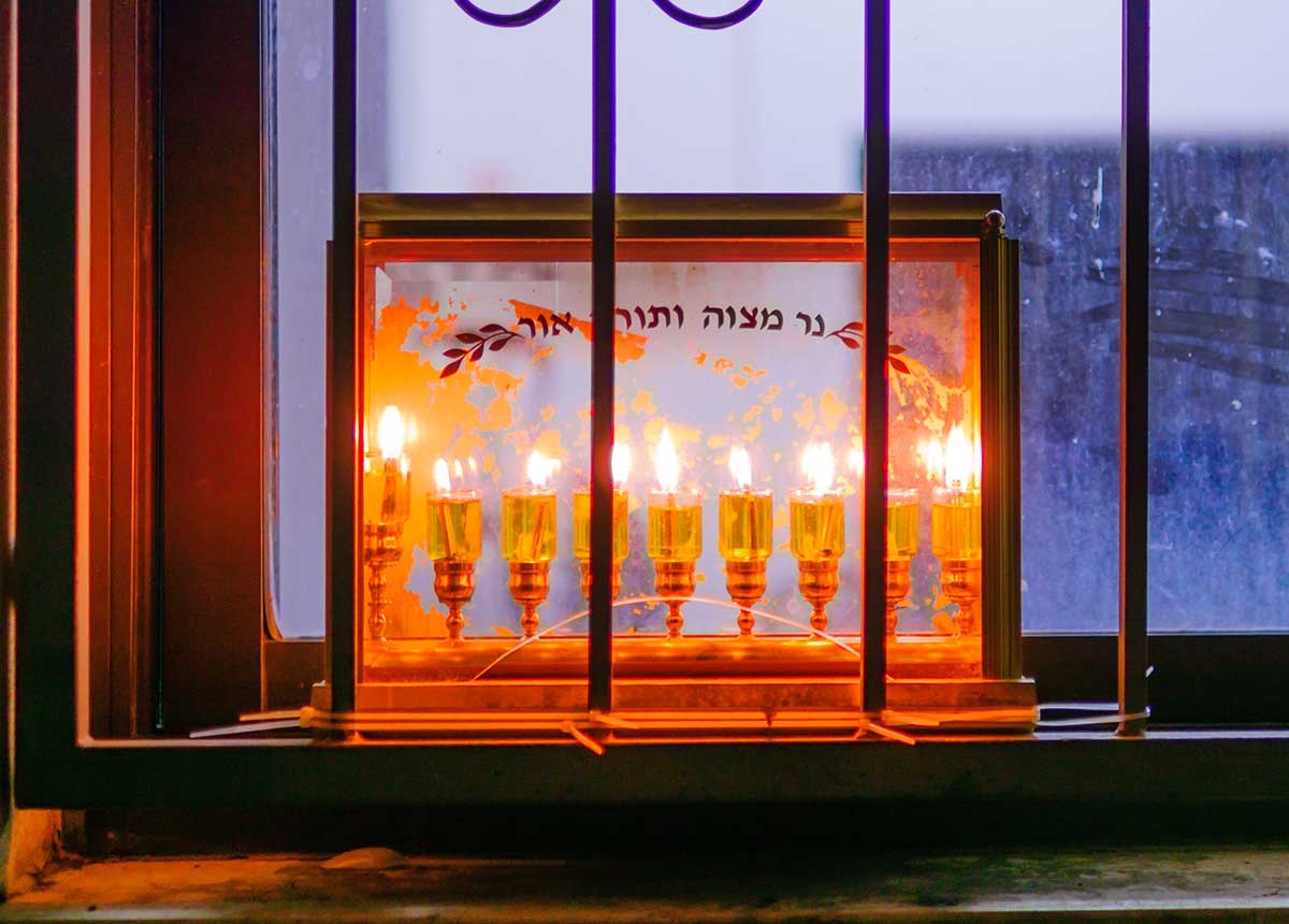 Discover Yeshua as the Shamash, Servant of the World | Messianic Bible